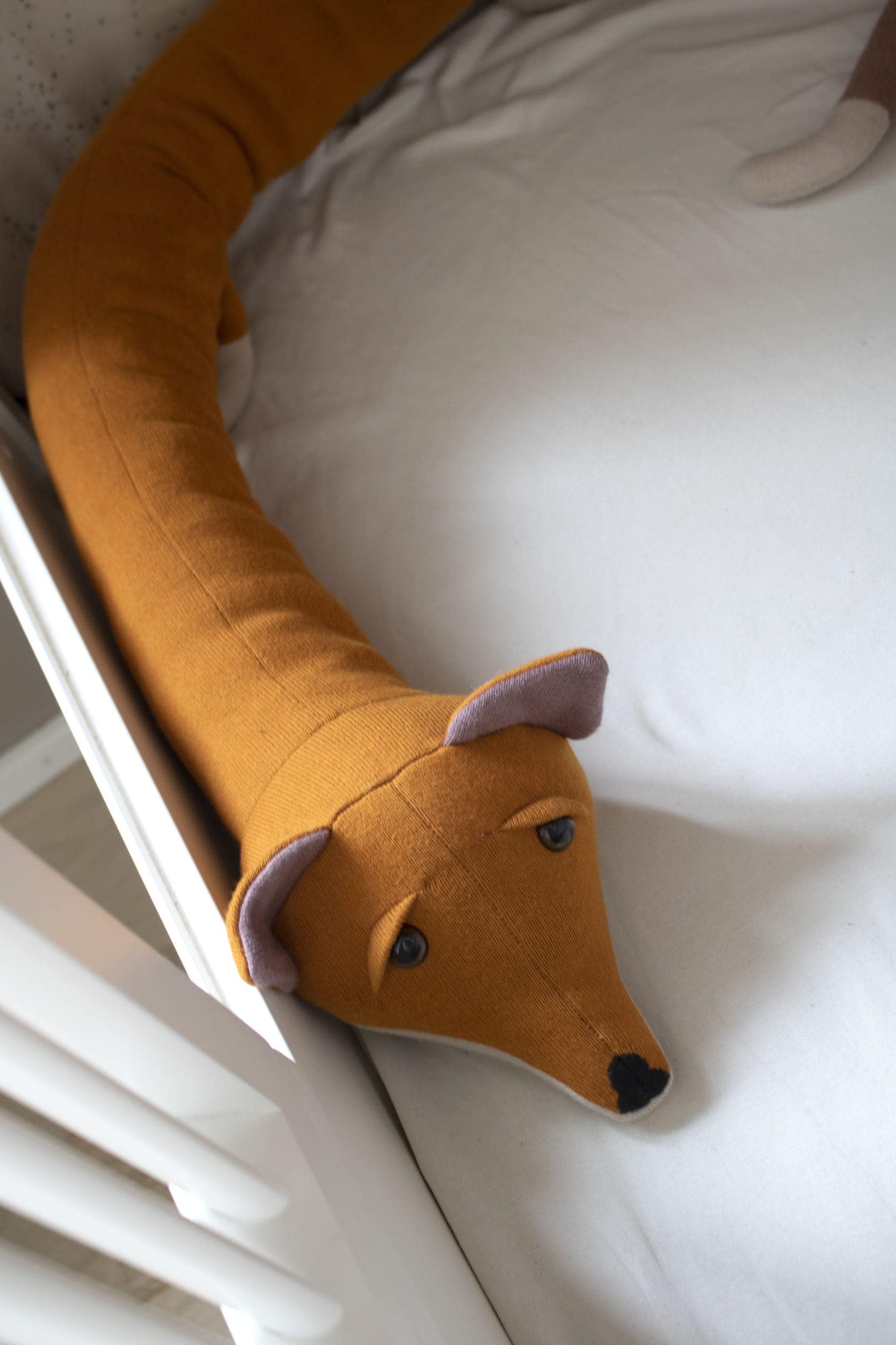 Bed snake - Freya the fox Dark orange | Shop online hos - FILIBABBA