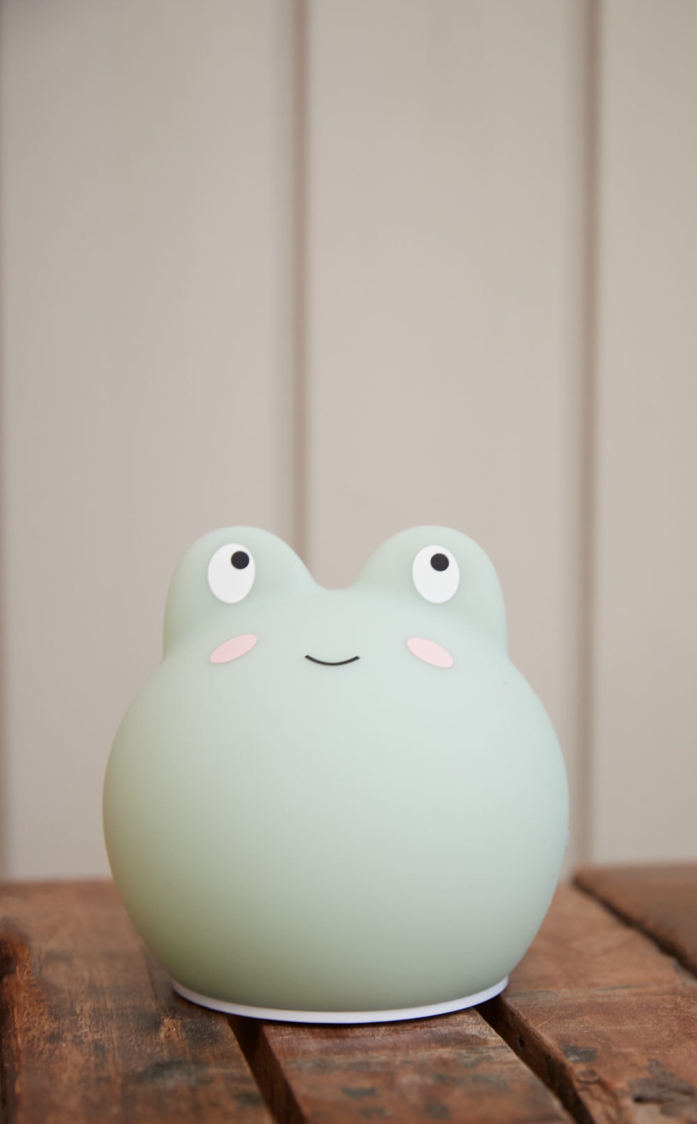 LED lamp - Frey the frog | Shop online hos - FILIBABBA