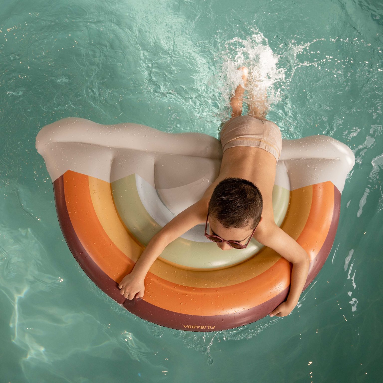 Rainbow pool float | Shop online hos - FILIBABBA