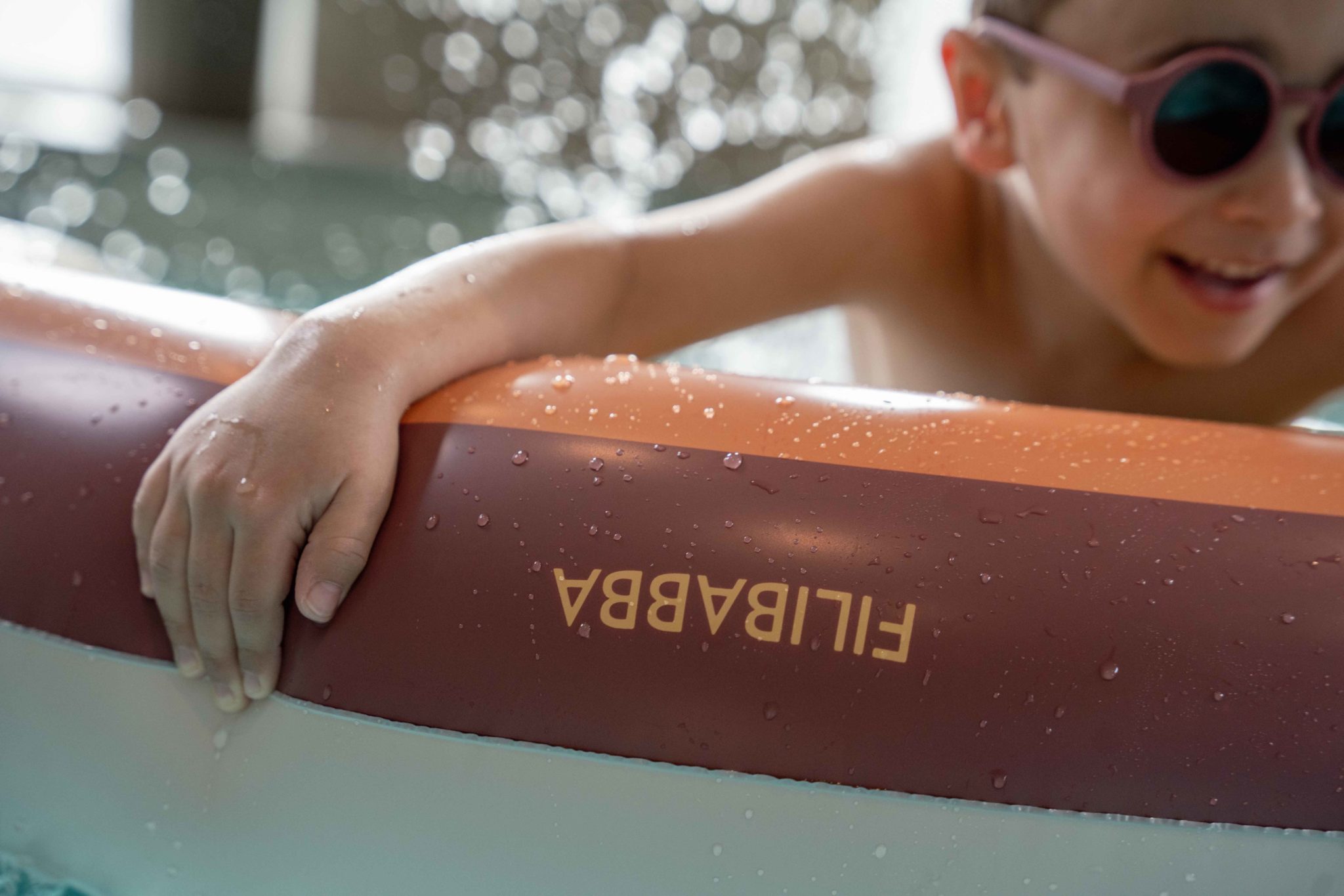 Rainbow pool float | Shop online hos - FILIBABBA